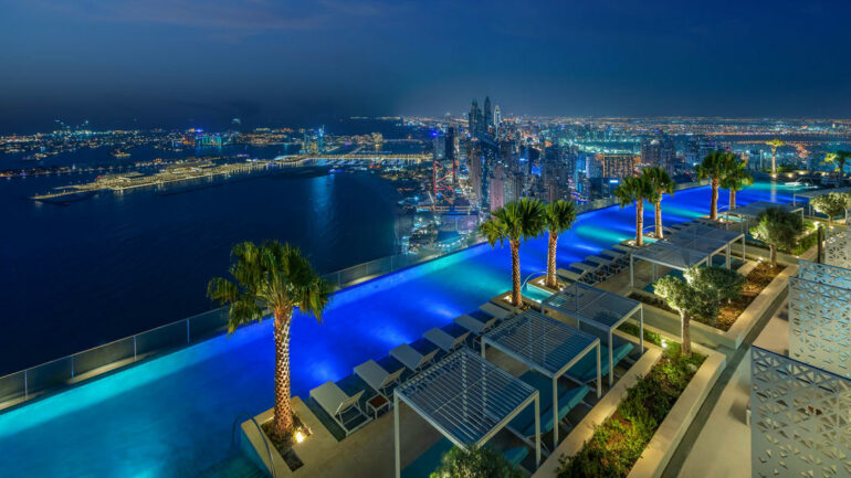 The world's highest infinity pool has opened in Dubai - NGradio.gr